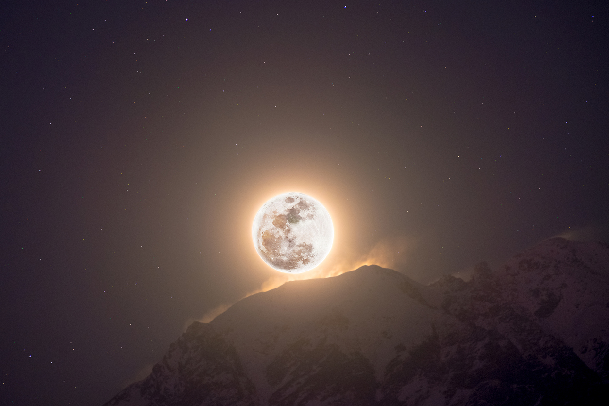 Mars at Its Brightest, Winter Solstice, and More: Your Guide to the ...