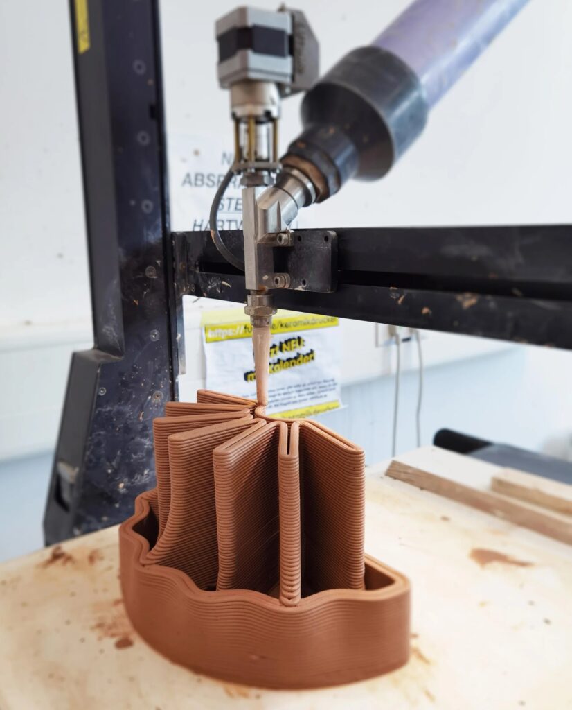 3D-Printed Clay Humidifier Works Without Electricity