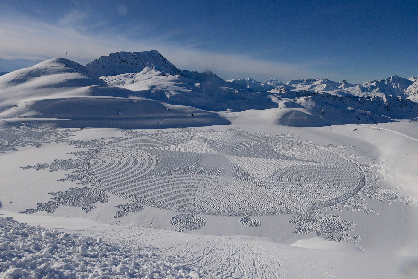 Simon Beck Makes Massive Geometric Snow Art: Photos