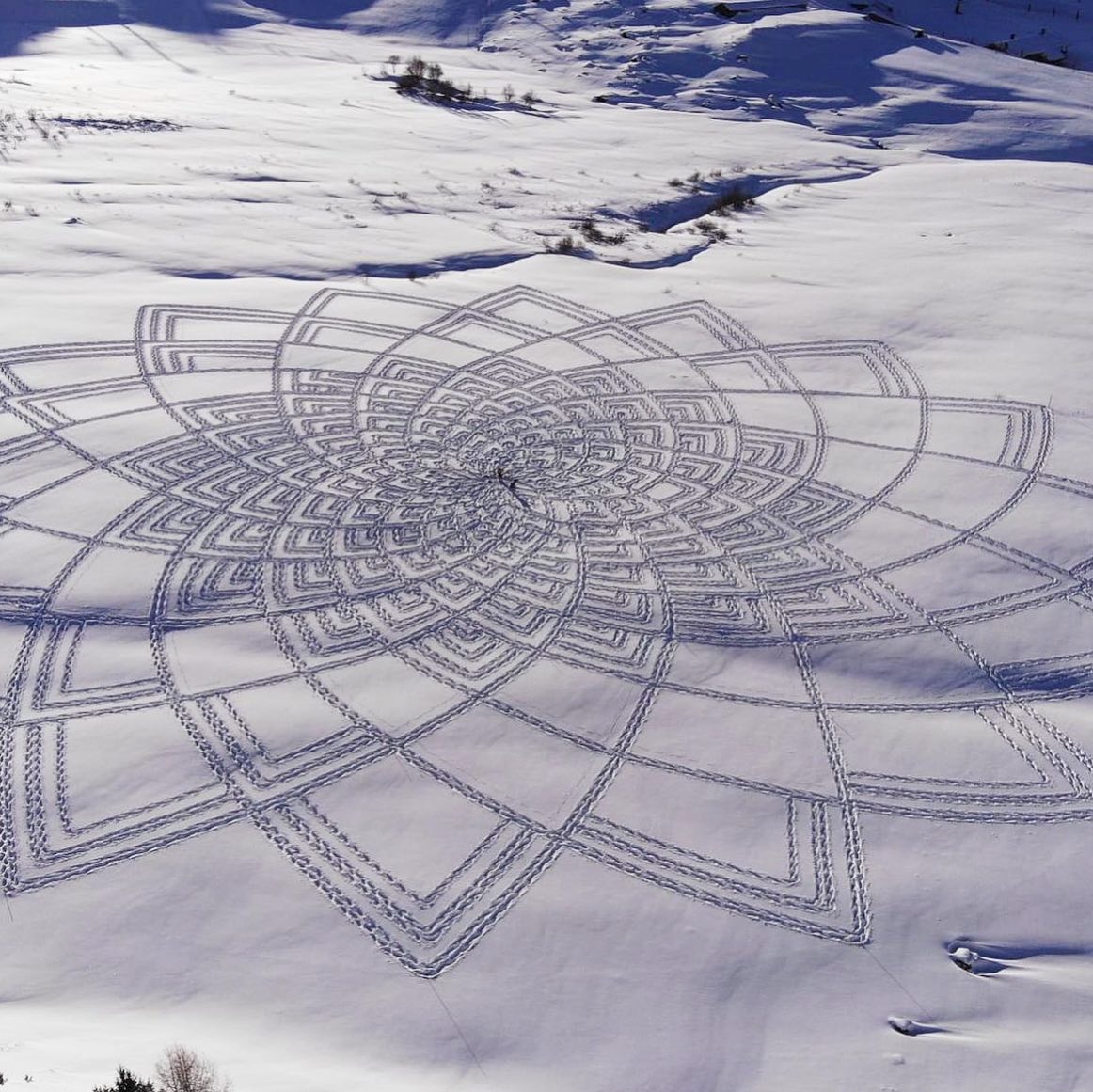 Simon Beck Makes Massive Geometric Snow Art: Photos