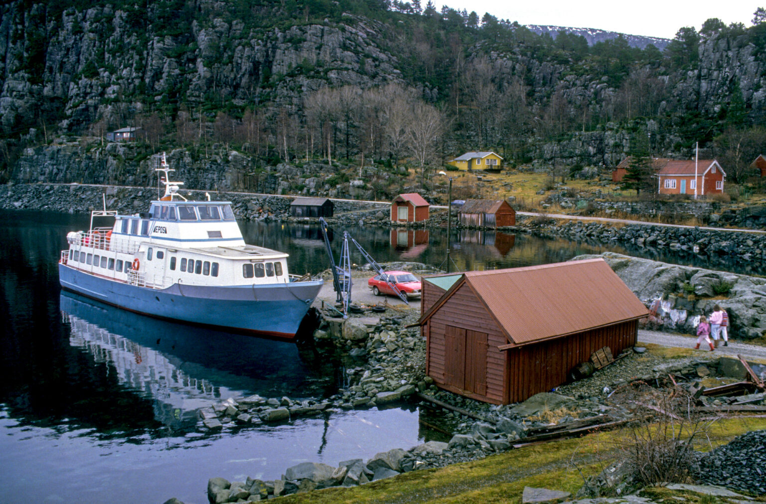 “The Book Boat:” Inside a 60-Year-Old Floating Library In Norway